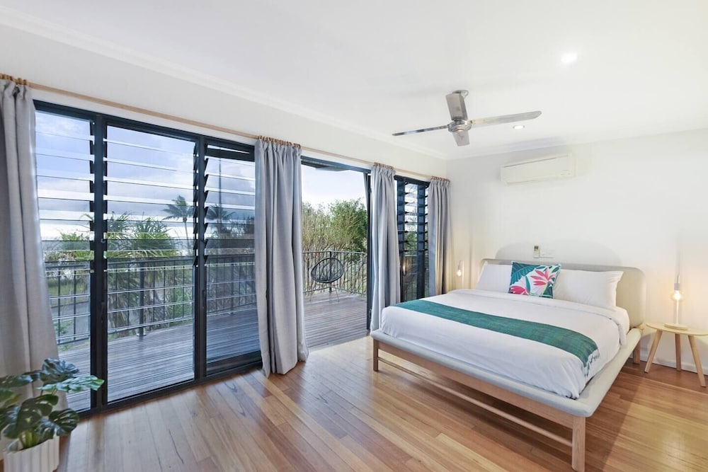 Reef Villa A Sprawling Waterfront Oasis - Darwin