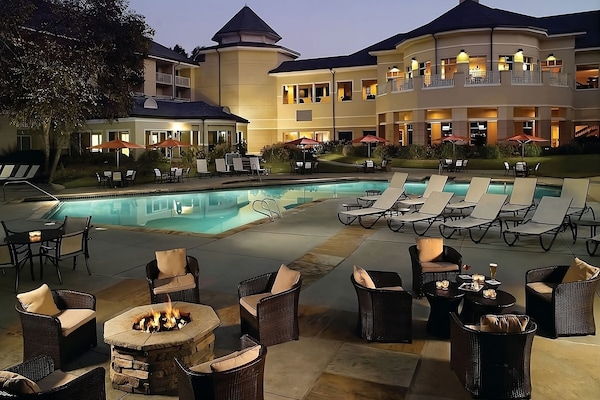 A Restful Retreat! Minutes To Scenic Railroad And Summit Skyride! Free Parking! - Lithonia, GA