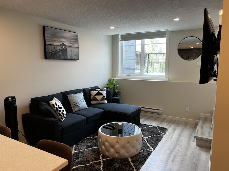 Cozy 1 Bedroom Apartment In Rockland Park Nw Calgary - Calgary