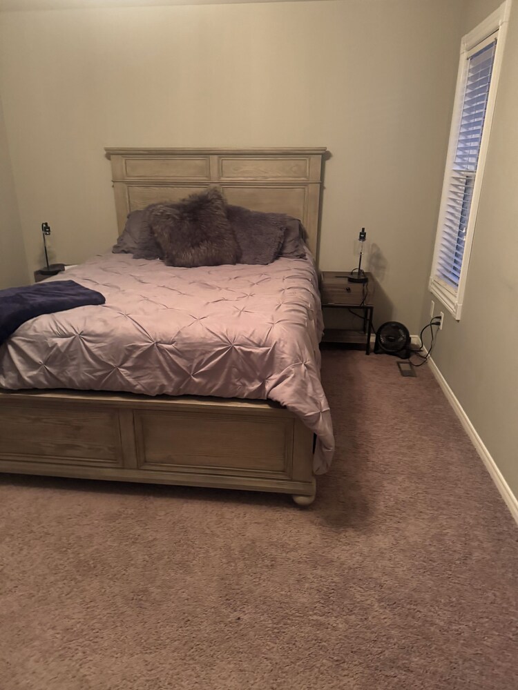 Minutes to beach with new hot tub and rec room....Sylvan Oasis and ...