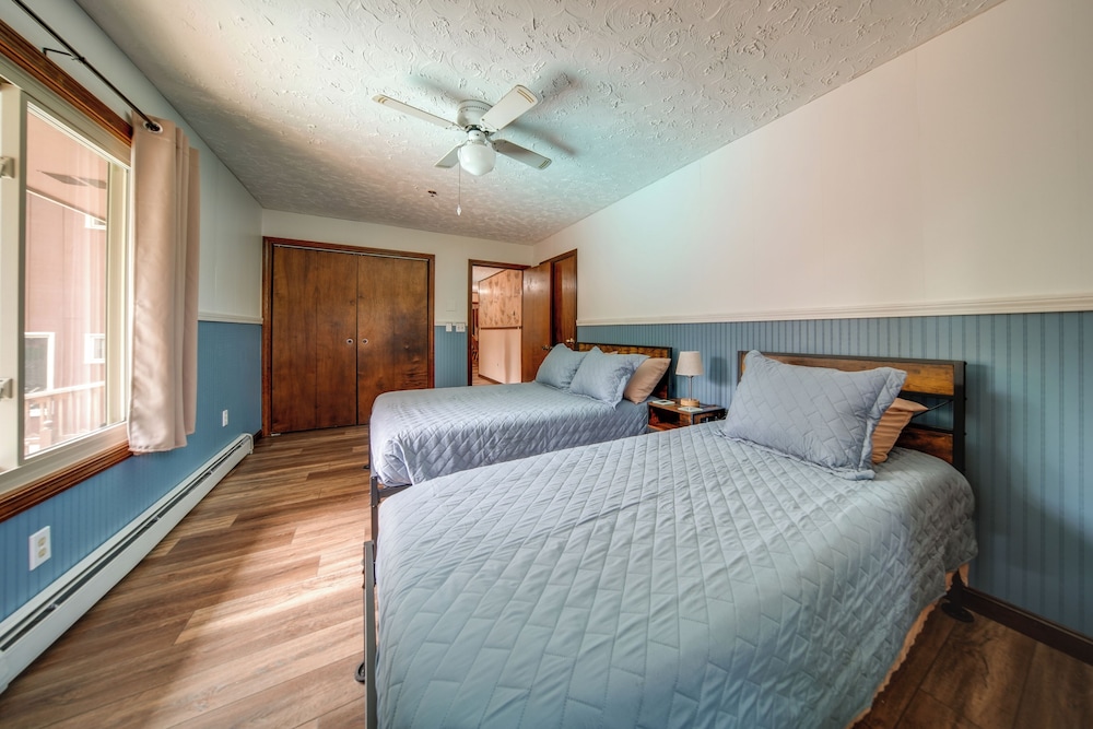 Lake Erie Getaway with Private Pool & Yard! - Conneaut | Vrbo