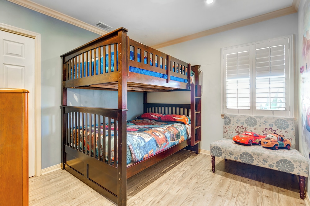 Disneyland Walking Distance Home or 2 min Drive. - Anaheim | Vrbo