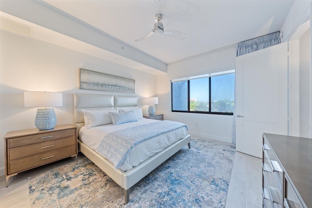 Eleven Eleven Central 445 - Luxury Condo Downtown Naples W/ Resort Amenities - Naples