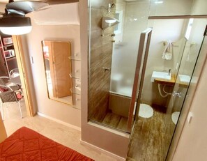 Apartamento família | 2 quartos, escrivaninha, Wi-Fi de cortesia