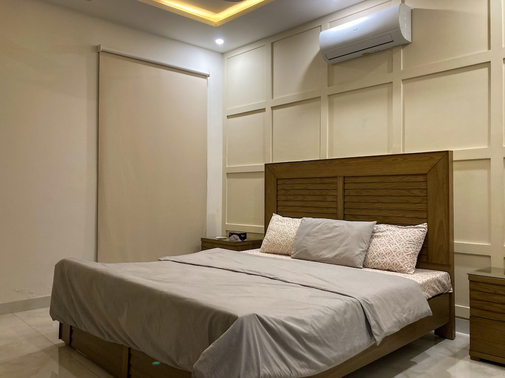 Modern Villa In Dha Lahore - Lahore
