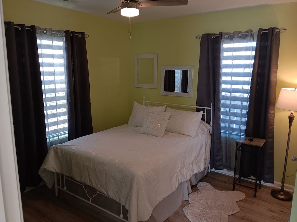 Residential Area .5 To 1 Mile Walk To The Downtown Area. - Nashville