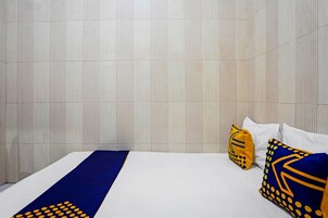 Quarto Duplo Económico | Secretária adequada para computadores portáteis, Wi-fi grátis 