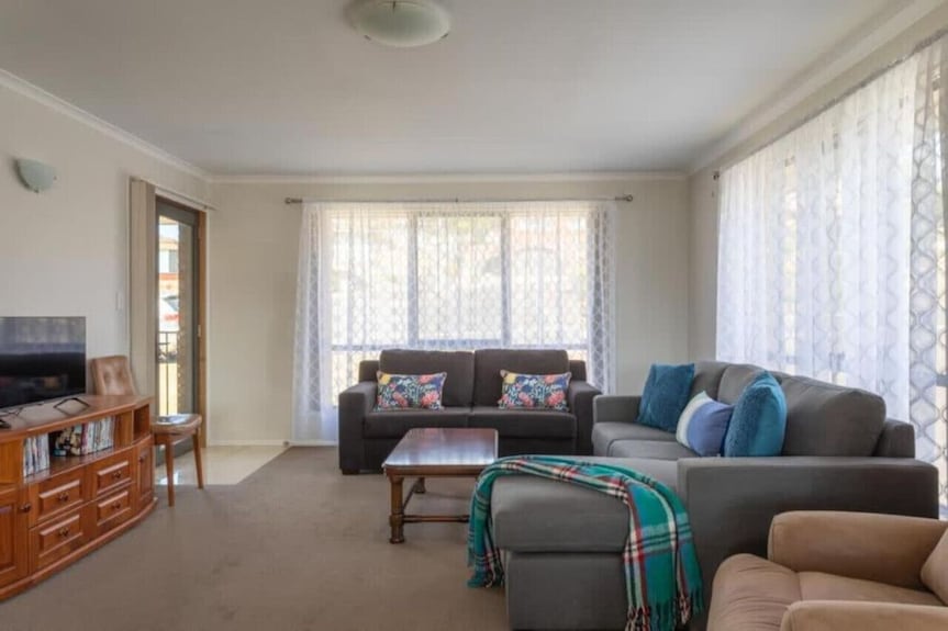 Mountain Explorer - 2br Farmland View Retreat - Deloraine