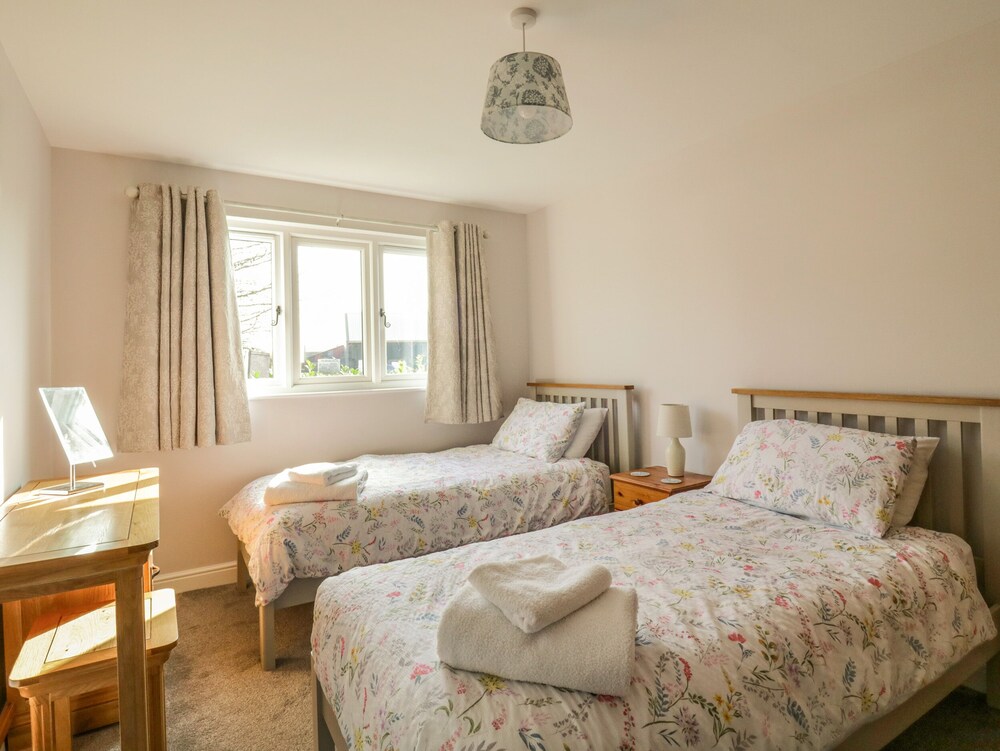 BRAMLEY COTTAGE, family friendly, with a garden in St. Osyth - Saint ...