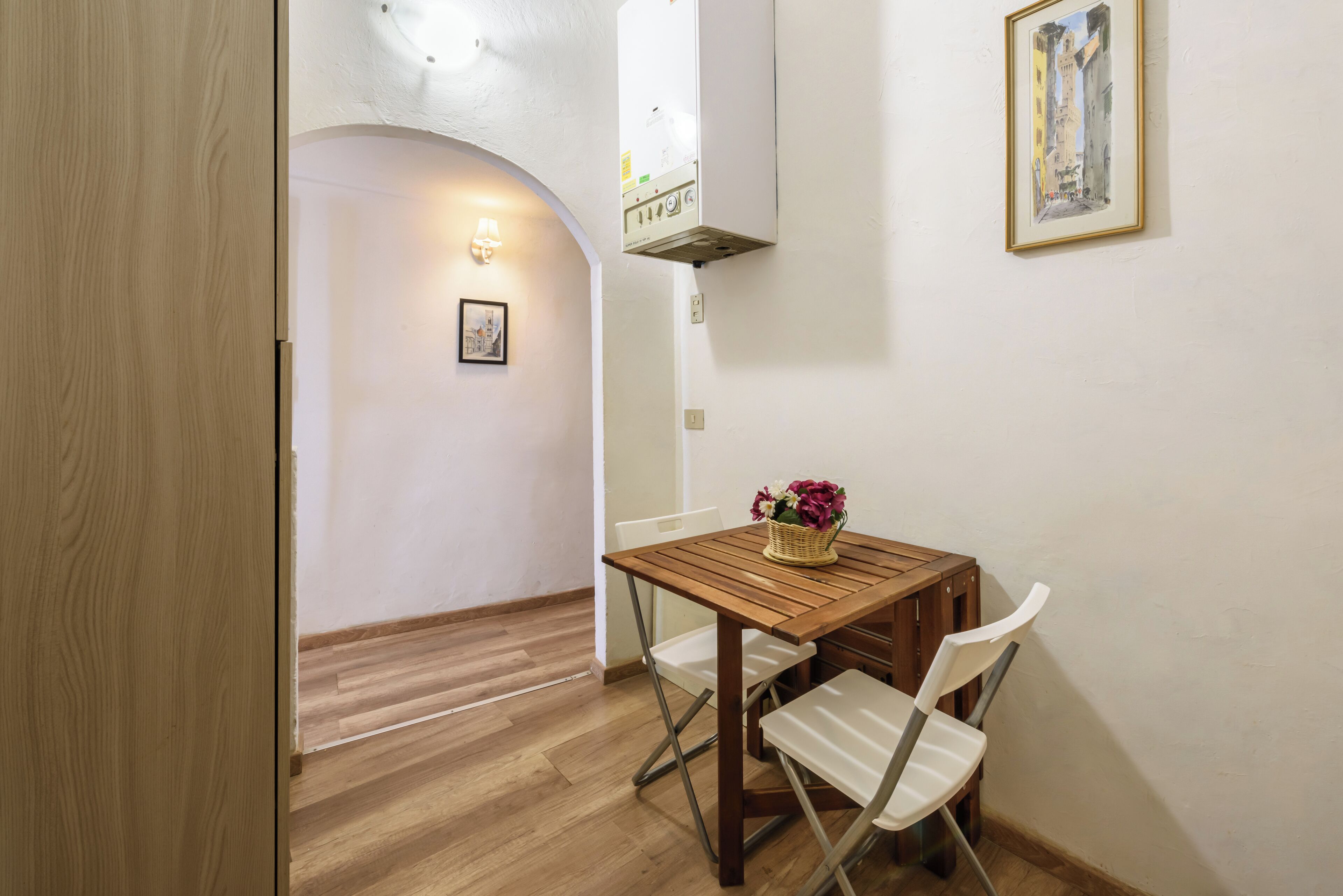 Apartamento Comfort | Cozinha privada | Um frigorífico, um micro-ondas, um forno, uma placa de cozinha 