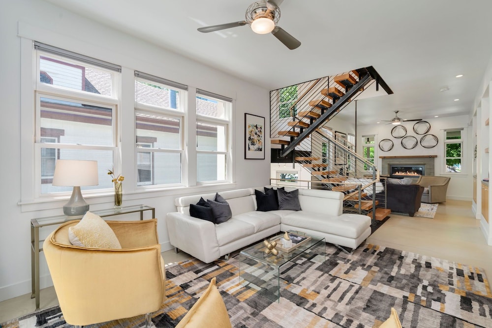 Old Town Oasis - Spacious Artisan Home - Fort Collins, CO