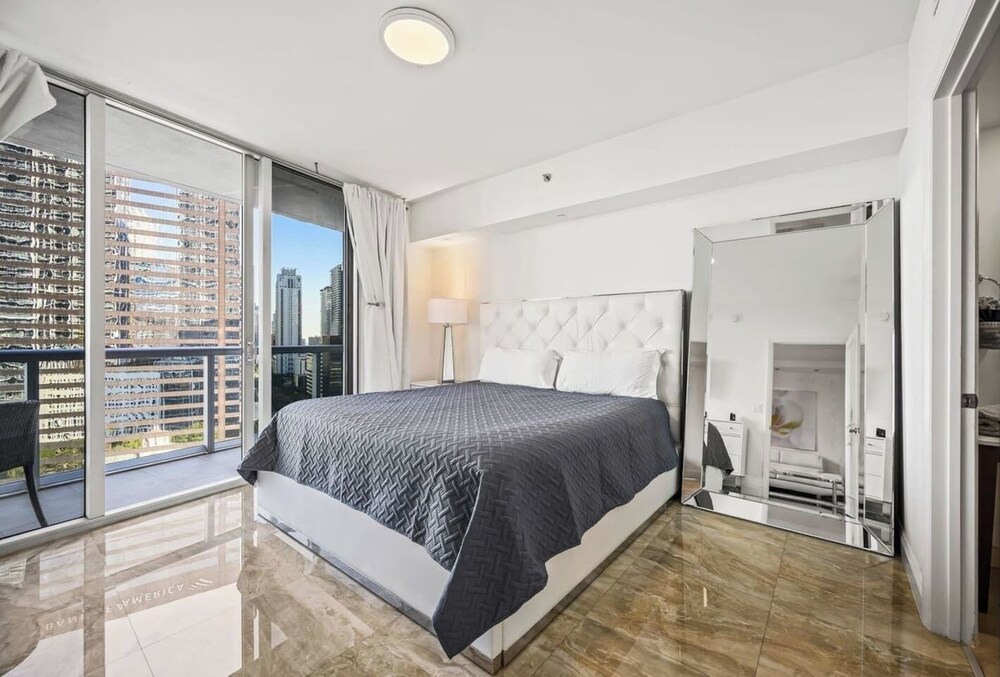 W Hotel & ICON | Water & City Views | 20th Floor | Prime Location ...