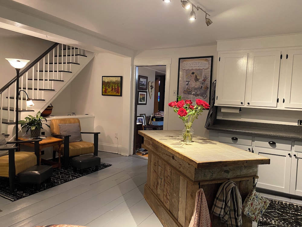 Foot Of The Mountain Farmhouse-new Upgrades!! Air Conditioning! - Nova Scotia