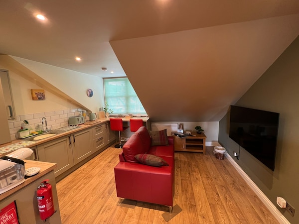 1 Bed Studio - Sleeps 2 - Wifi - Parking - Pitlochry