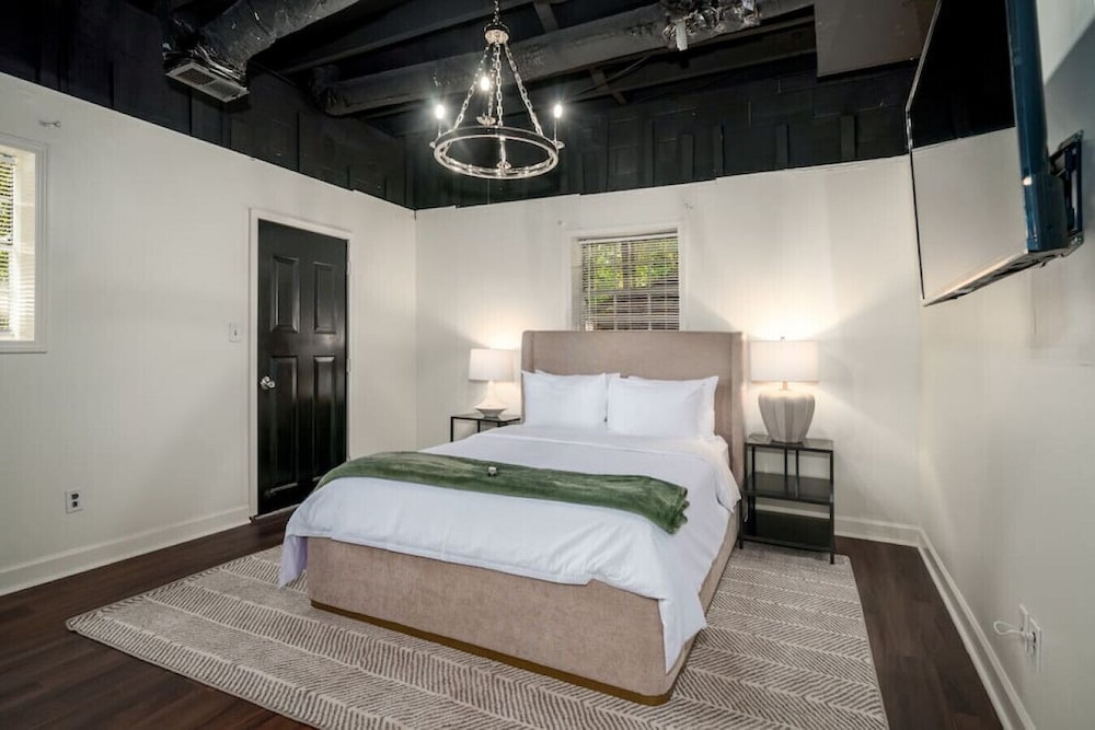 Modern Lodge Home Near Downton W/hot Tub - Birmingham, AL