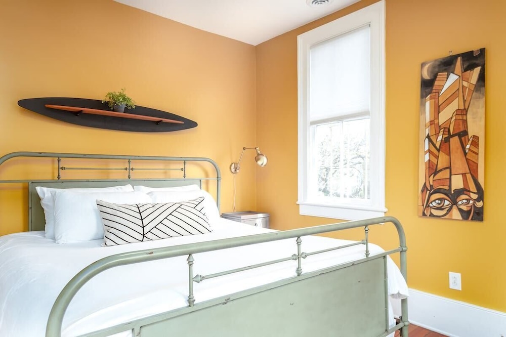 Upscale Historic Suite 3 Blocks From King Street! - Charleston, SC