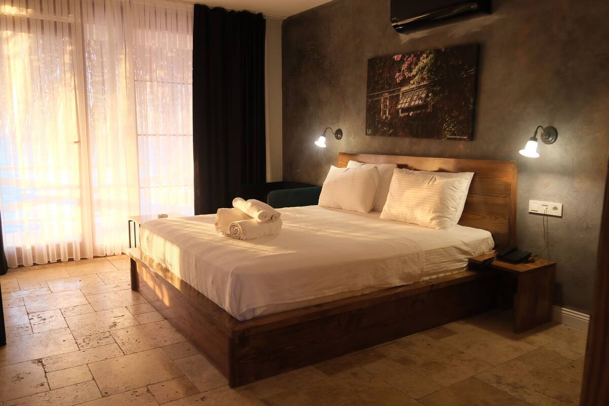 Quarto Deluxe | 1 quarto, cofre no quarto, secretária, cortinas/cortinados opacos