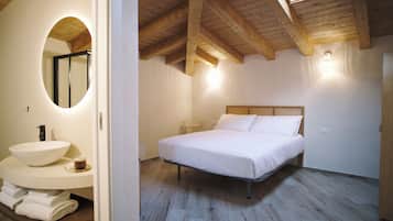 Deluxe con Terrazzo | Roupa de alta qualidade, edredões de penas, minibar, cofre no quarto