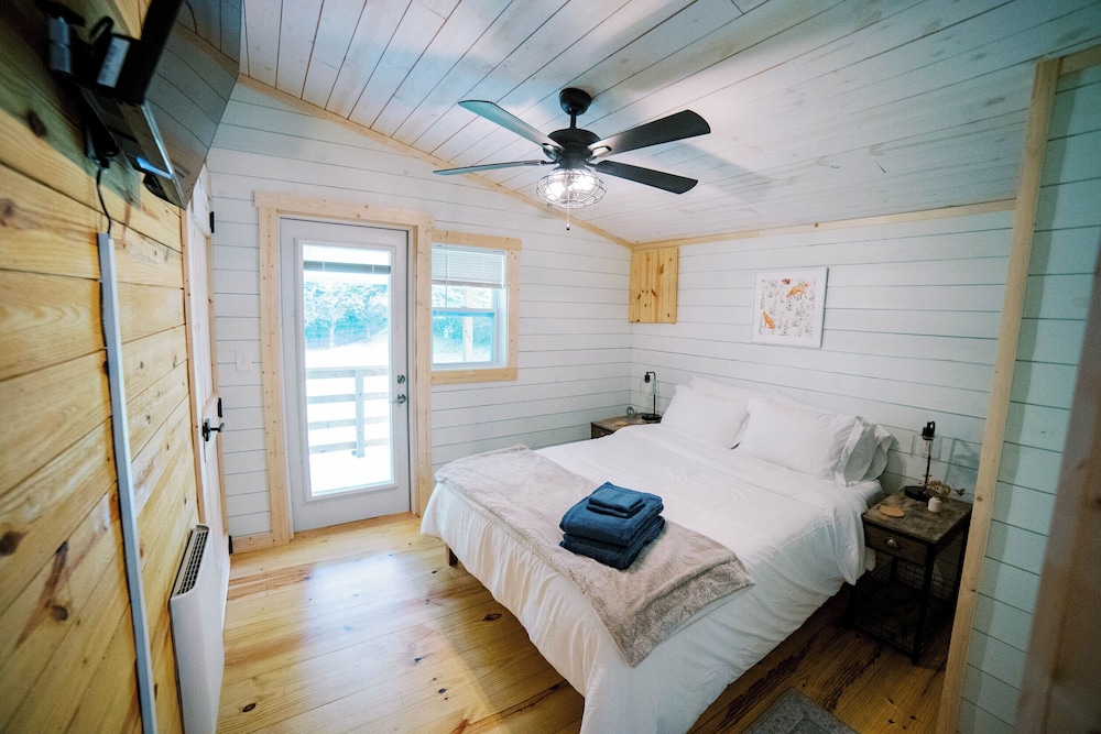 Black Mtn Cottage W/ Hot Tub + Dog Friendly - 20 Min To Asheville - Black Mountain, NC