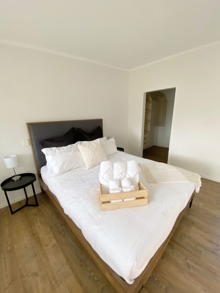 Escape To This Modern Farm Getaway - Alexandra