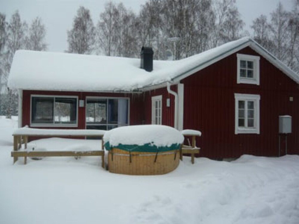 Holiday home, peacefully located and only 300 meters away from the lake ...