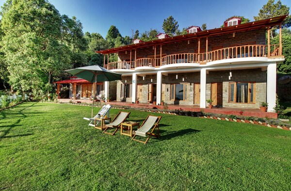 Hotel Chevron Mountain Villa - Kausani