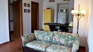 Casa, 1 quarto, para fumantes, varanda | Sala de estar