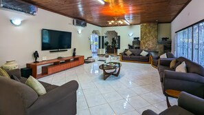 Villa, 5 quartos, varanda, vista para o jardim | Interior