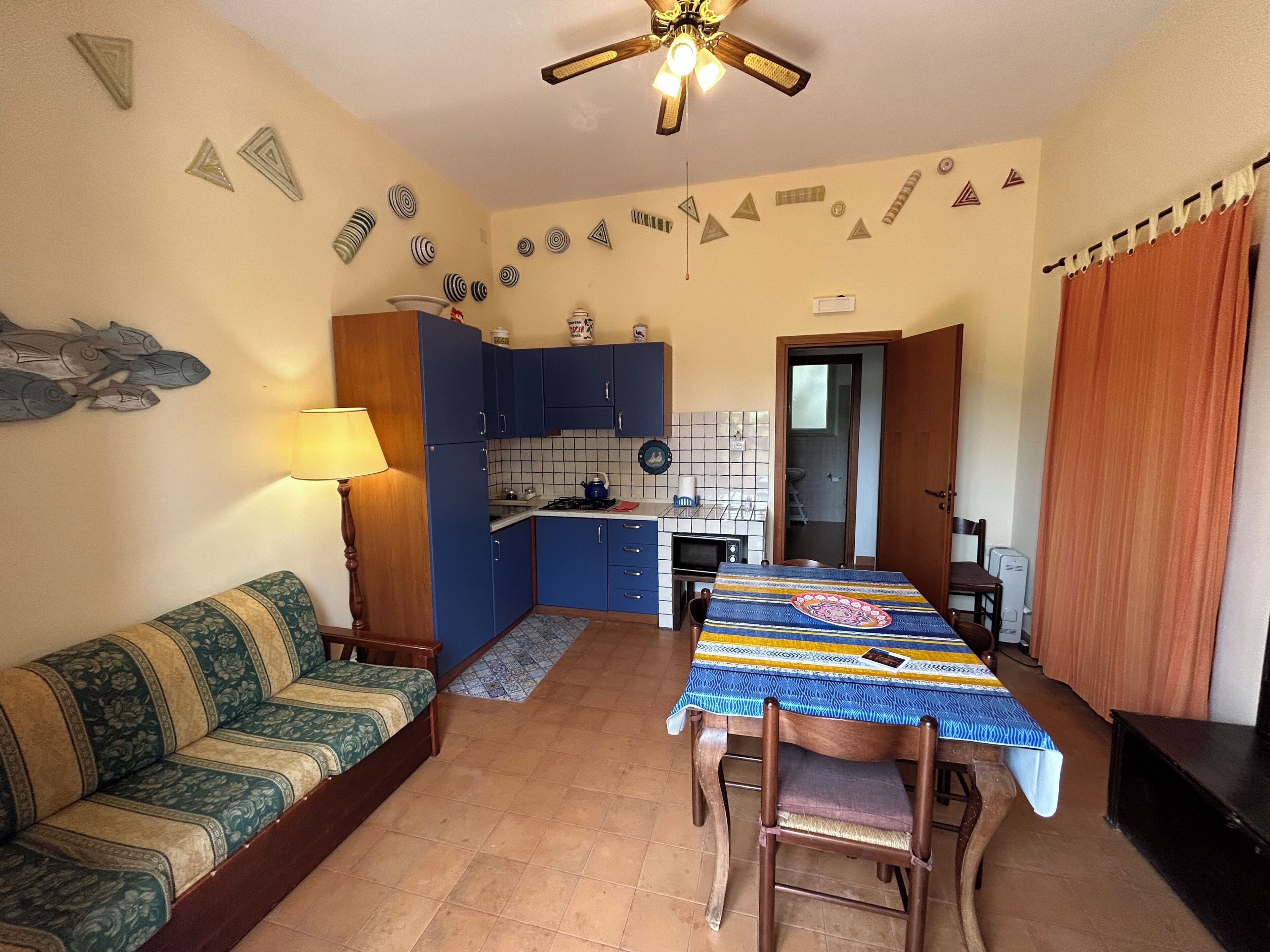 Casa, 3 quartos, pátio, vista para o jardim | Sala de jantar