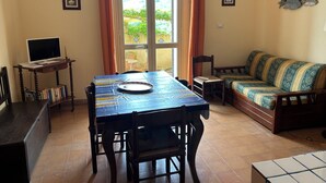 Casa, 3 quartos, varanda, vista para o jardim | Sala de estar