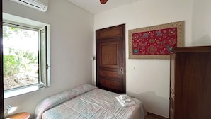 Casa, 3 quartos, varanda, vista para o jardim