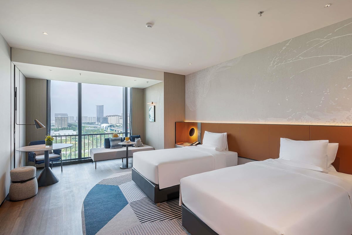 Cofre no quarto, secretária