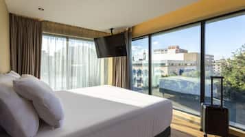 Quarto luxo, 1 cama King | Cofres nos quartos, cortinas blackout, ferros/tábuas de passar roupa