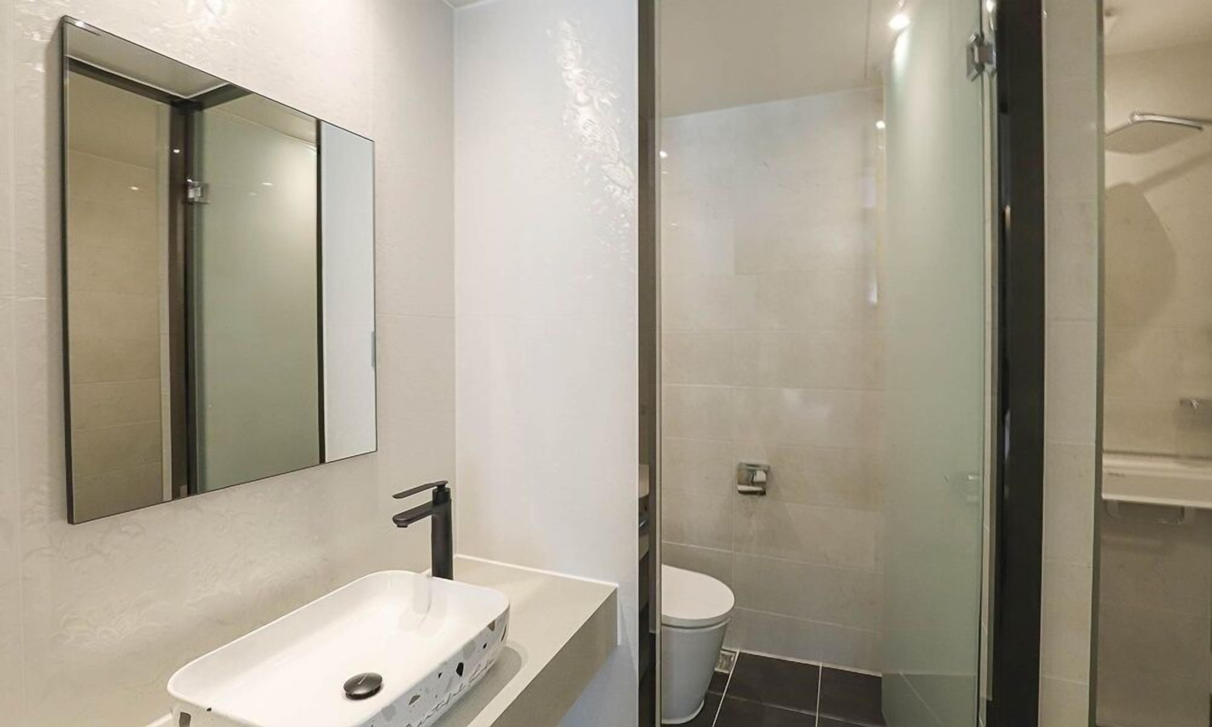 Quarto Duplo Standard | Casa de banho | Um secador de cabelo, roupões, chinelos, toalhas fornecidas 