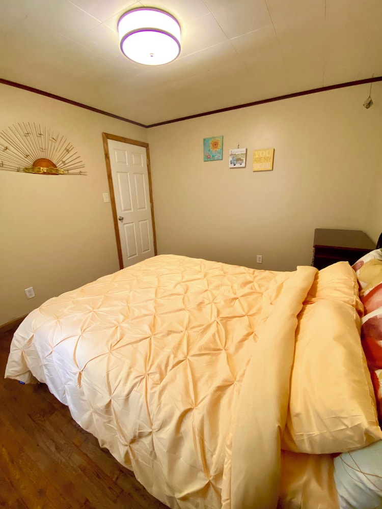 Spacious Home In Quiet Neighborhood. Fenced Yard. Easy Access To Attractions. - New River Gorge National Park & Preserve