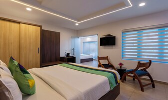 Quarto premium | Escrivaninha, quartos à prova de som, ferros/tábuas de passar roupa