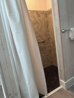 Quarto Deluxe | Casa de banho | Produtos de higiene exclusivos, um secador de cabelo
