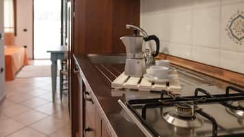 Apartamento, vários quartos, sacada | Cozinha privada