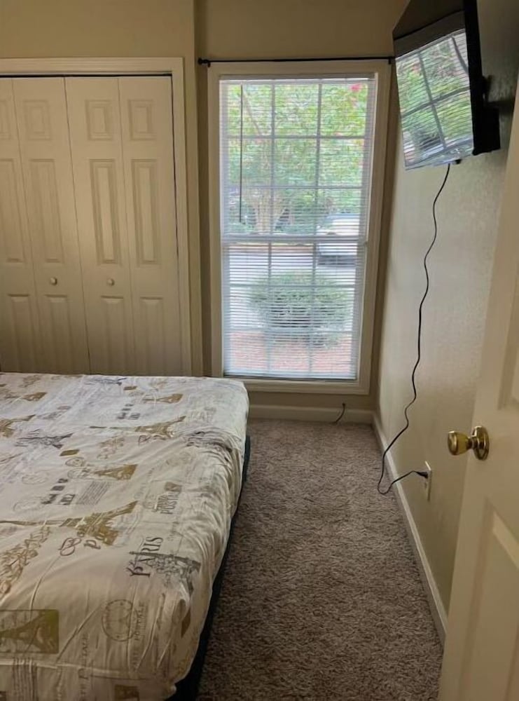 Clean & Comfy 3 Br 2 Bath Townhouse 4 Queen Beds - Valdosta, GA