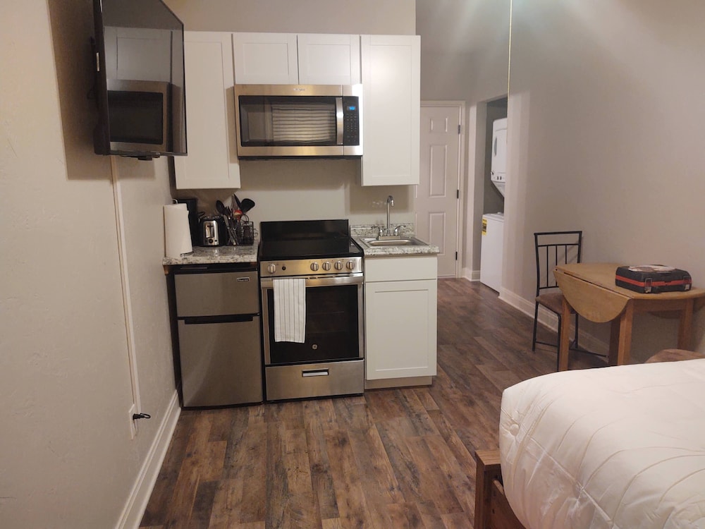 Peaceful Studio For Couples Or Business Travel Queen Bed, Roku Tv, Good Wi-fi. - アマリロ, TX
