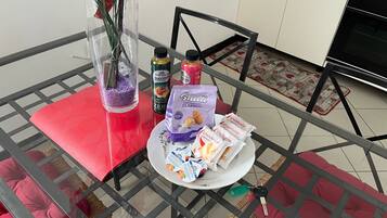 Apartamento, 2 quartos, sacada, vista para a cidade | Opções para refeição