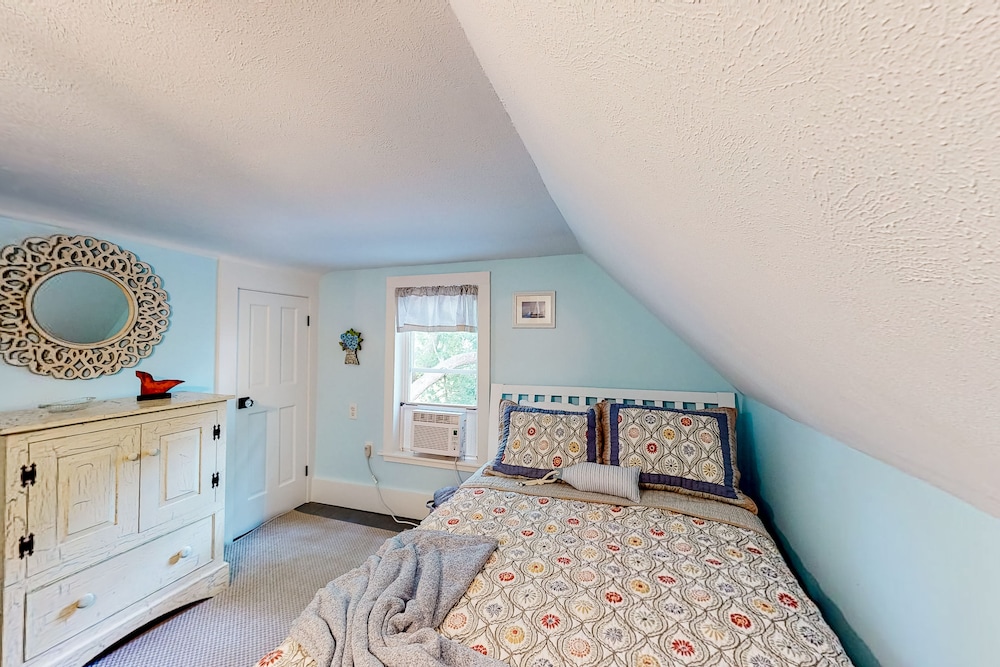 Come About Cottage | 1900s Home In Wareham With Amazing Porch, Walk To Beach - Wareham, MA