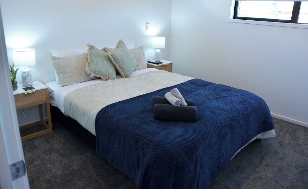 New Townhouse Conveniently Located With A Carpark And Ev Charger - Christchurch