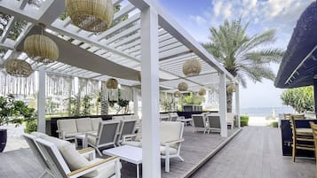 Piscina exterior, uma piscina aquecida