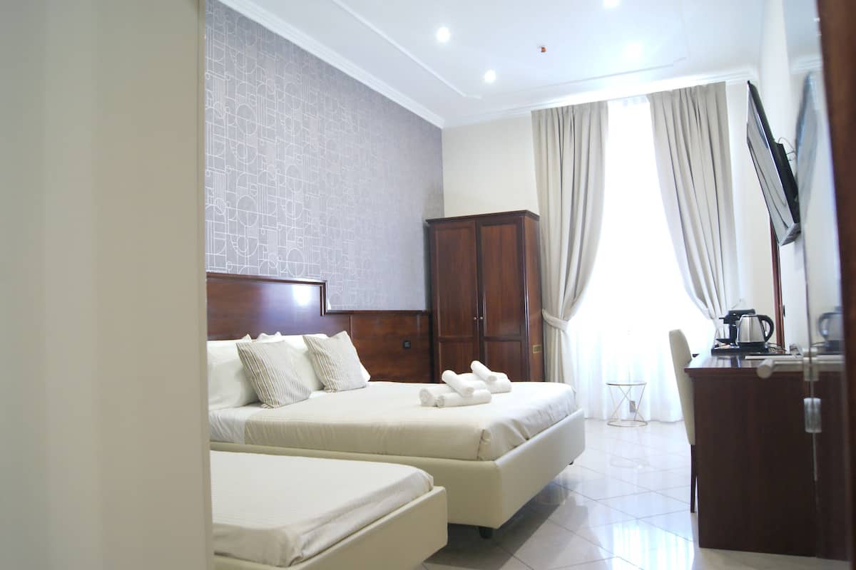 Quarto Triplo, Vista para a cidade | 1 quarto, roupa de alta qualidade, edredões de penas