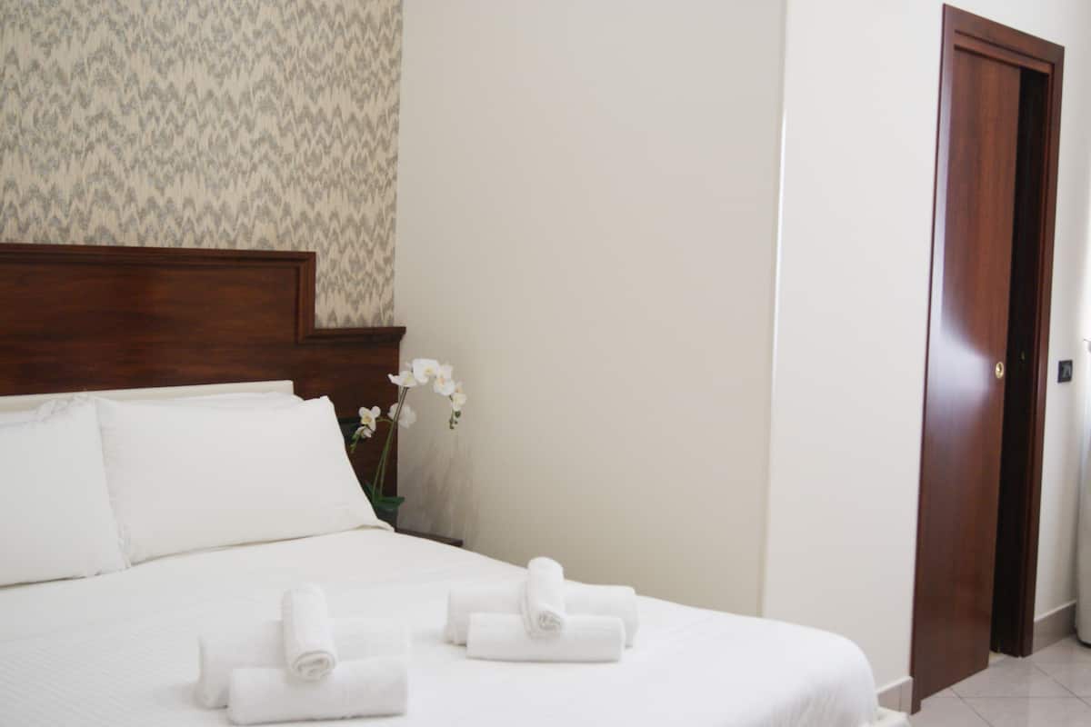 Quarto Deluxe, 1 cama de casal | 1 quarto, roupa de alta qualidade, edredões de penas