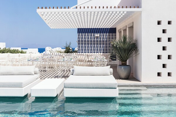 Viva Nove Suites - Santorini