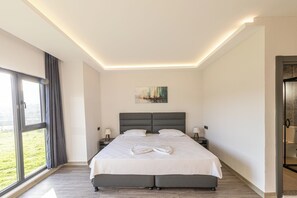 Quarto Duplo Standard, vista para o jardim | Sala de estar | Televisor LCD 