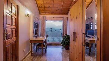 Quarto casal empresarial | Camas com colchões de espuma com sistema de memória, escrivaninha