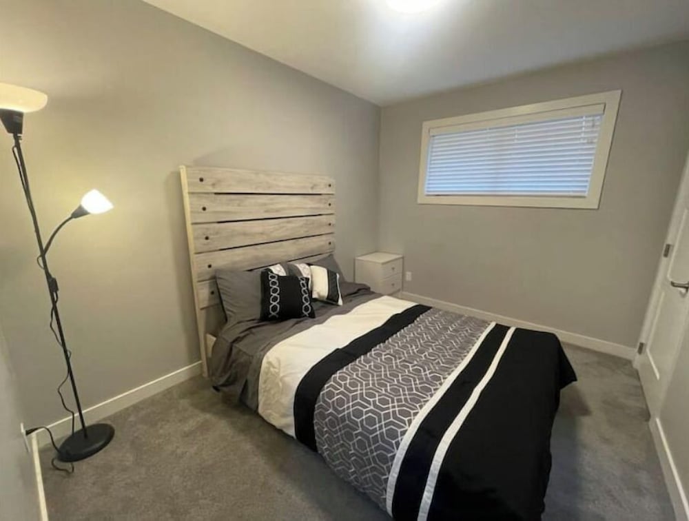 3 Bedroom Bungalow - Alberta